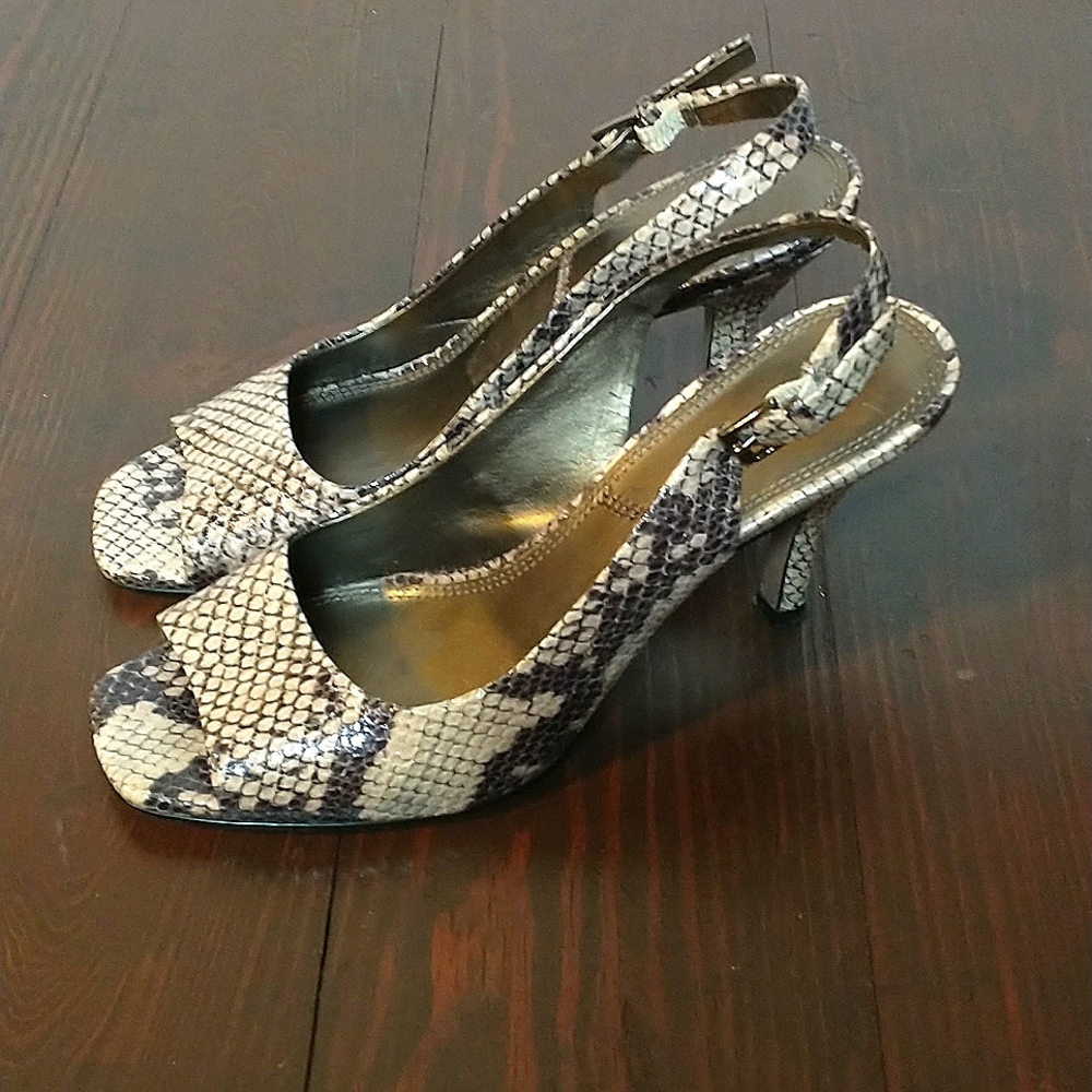 Tahari "Robin" Style Snake Skin Pattern Pumps - Gem